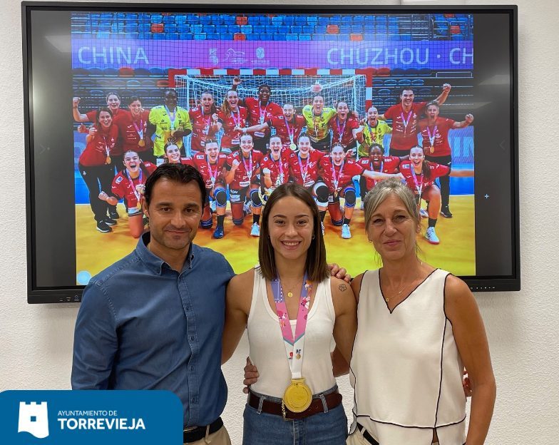 Recepción oficial para Udane Bernabé tras proclamarse campeona del mundo